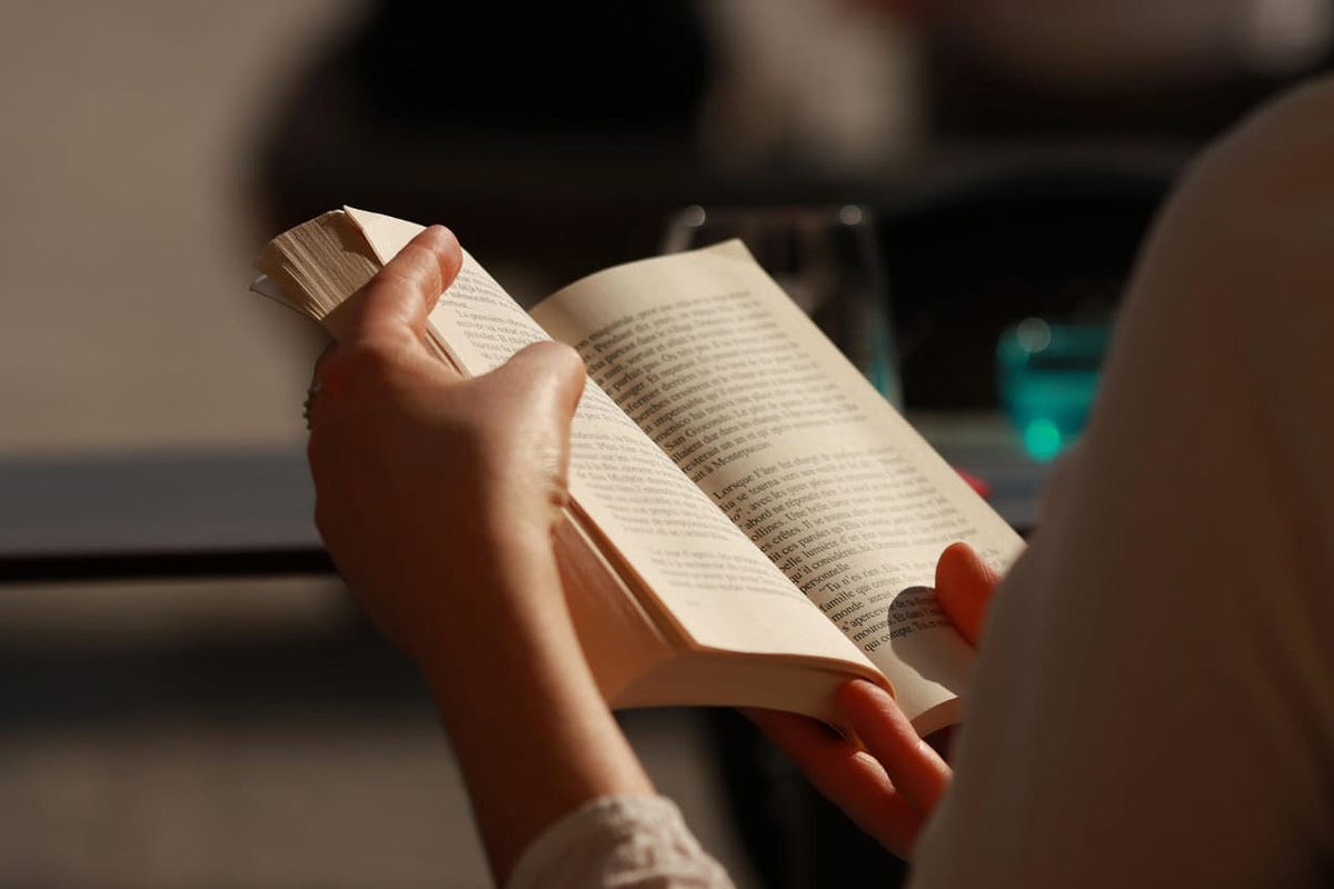 The Reading Habits That Set Smart People Apart. | by Andrew Gould | Medium