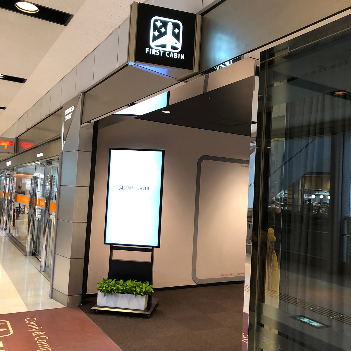 Three Hours in a Capsule Hotel Tokyo Haneda International (2020) | by R ...
