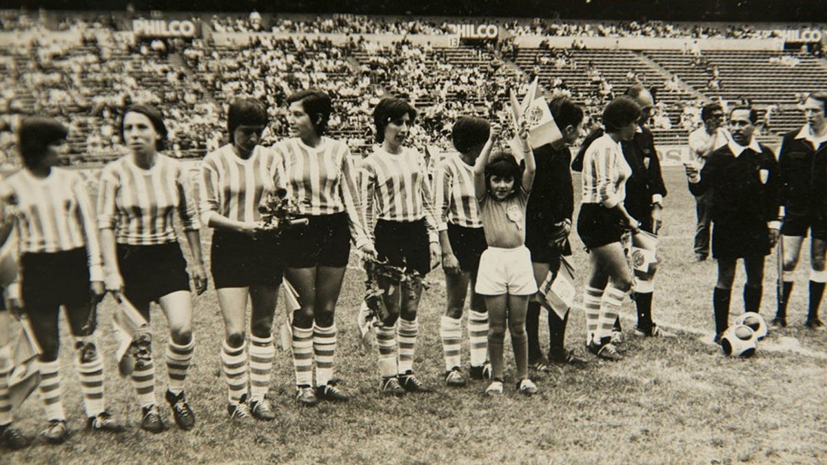 Tode en la cancha. A propósito del Mundial Femenino de… | by Murga ...