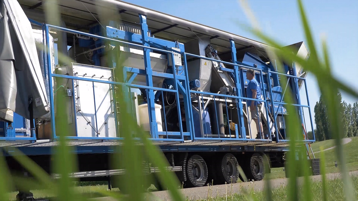 Ireland’s first grass-fed biorefinery hits the road, but will it help ...
