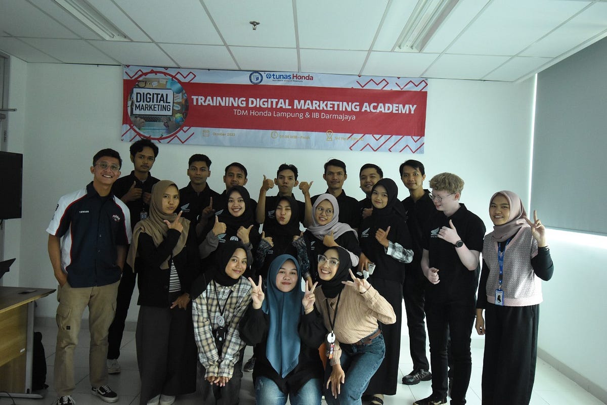 Sebanyak 15 Mahasiswa IIB Darmajaya Ikuti Training Digital Marketing ...
