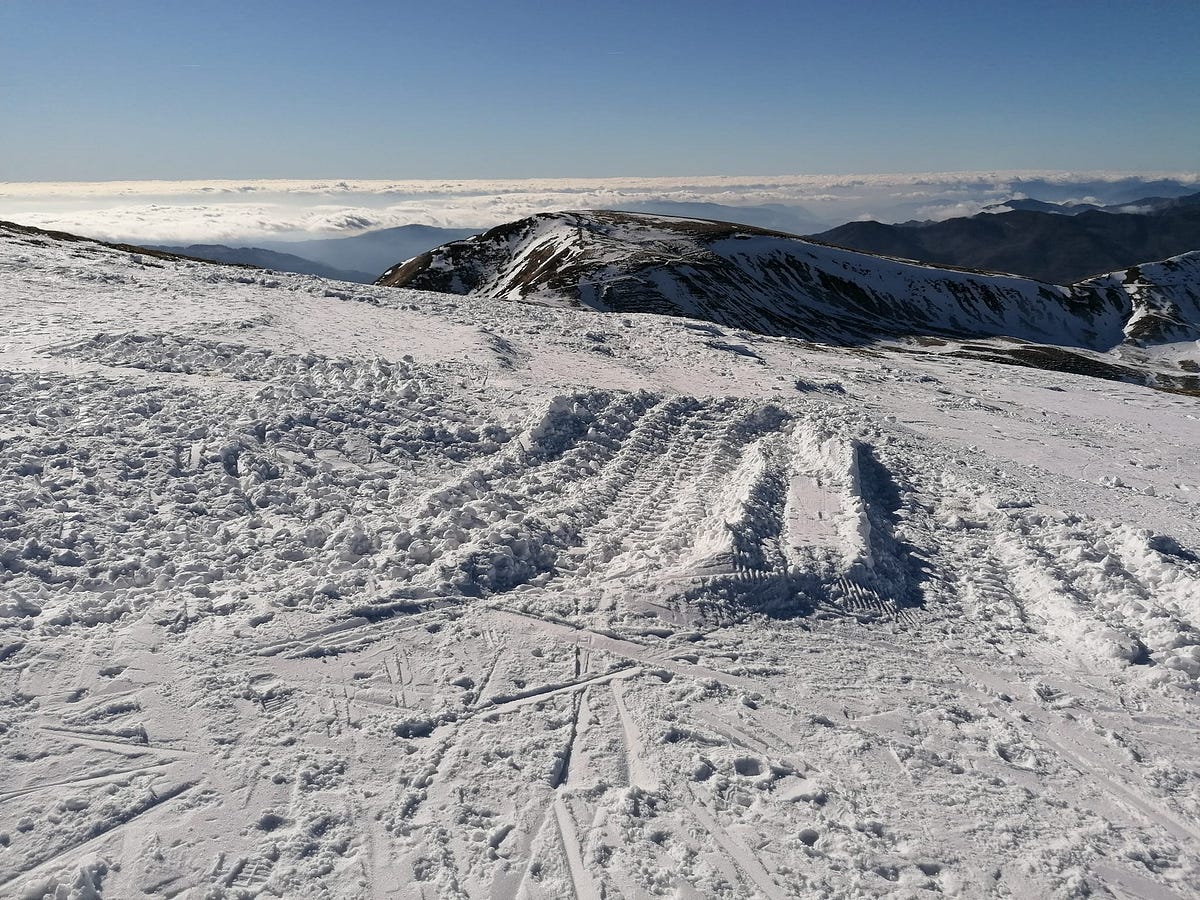 Corno alle Scale. Sono le 6.30, devo cagare ma gnafò… | by Giulio ...