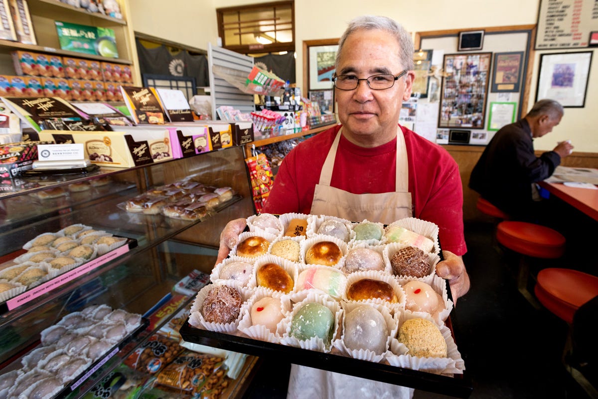 The wait for Benkyodo Mochi in the Shop’s Final Days | by Elvin | Medium