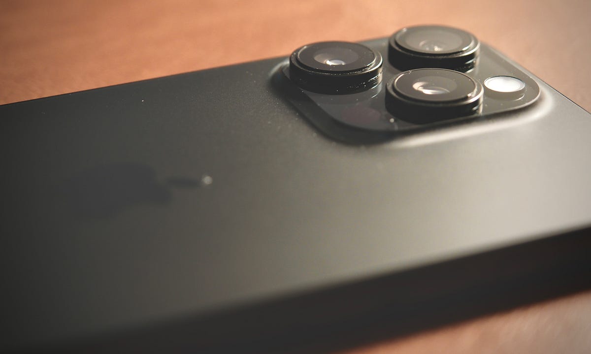 Common Ways People Drop and Break Their iPhones (And How to Avoid Them ...