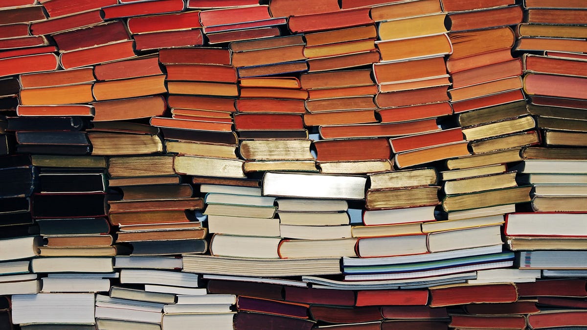 How To Absorb Textbooks Like a Sponge in College | by LC Magazine | Medium