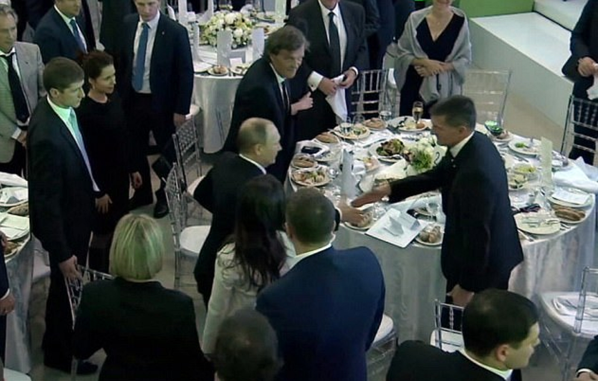 Body Language Analysis №4141: Vladimir Putin and Michael Flynn in ...