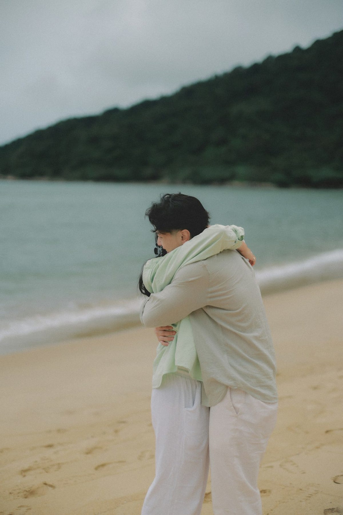 Magic of Hugs.. A silent hug, a gentle touch, or a… | by Jasmin Haque ...