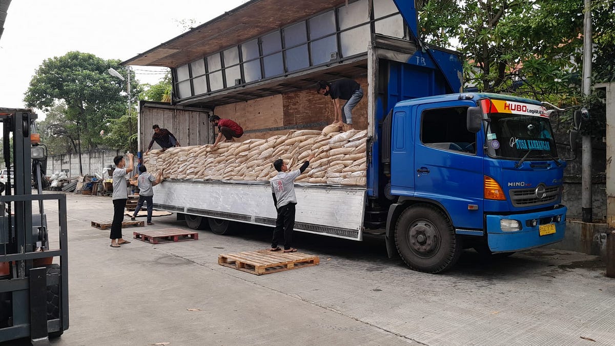 Produksi Micro Talc. Micronized Talc Powder TMC adalah… | by UNICARB | Medium