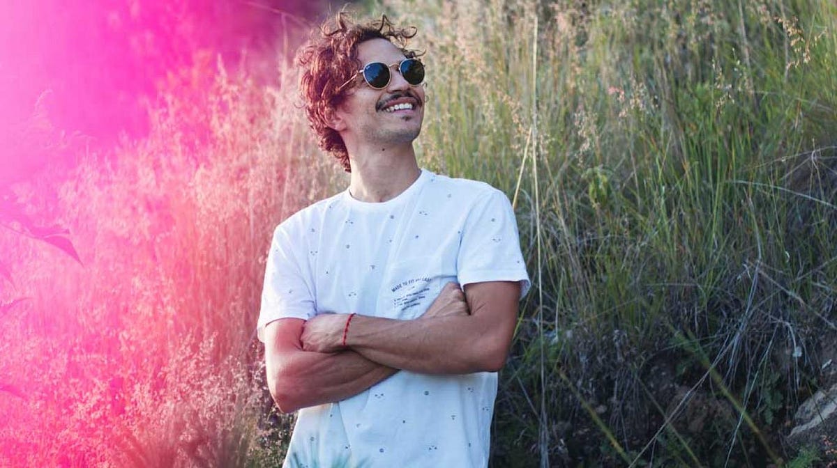 El alivio musical de Caloncho. En 2015, Caloncho nos presentó Fruta ...