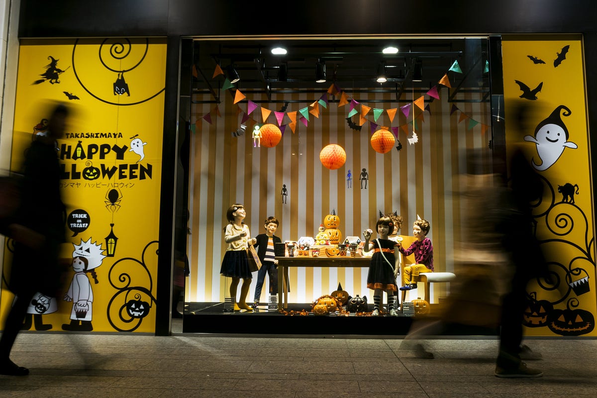 Halloween Retail Graphics | Onward Display | Medium