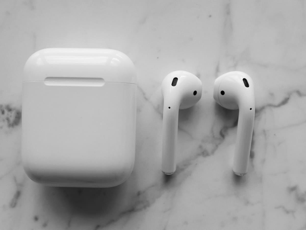 i 12 Earbuds: A Comprehensive Review and Buying Guide - Ishfaqkhan - Medium