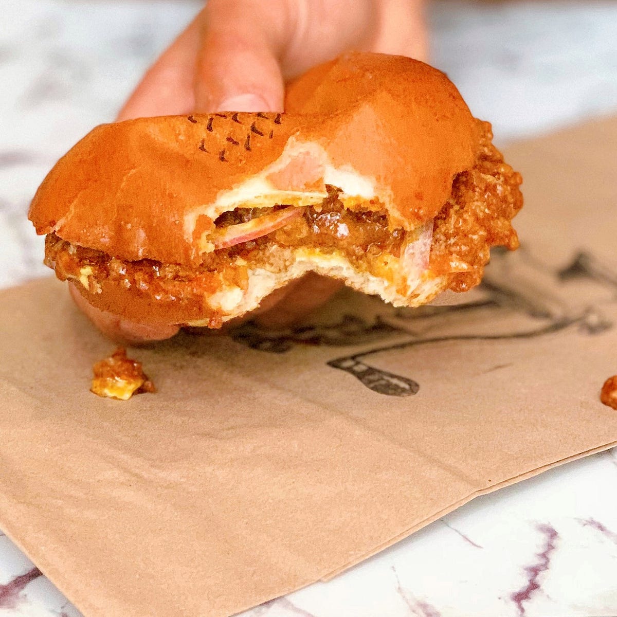 MEATS & BUNS - Maria Cecilia Amaya - Medium