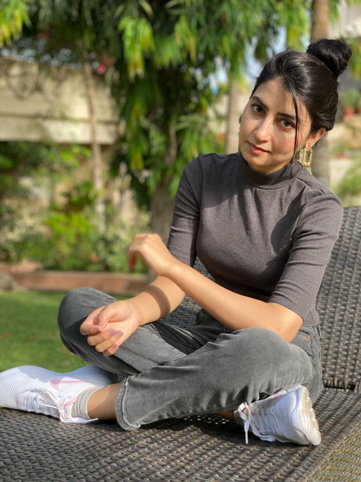 Best Singer in Pakistan - Alia Khaan - Medium