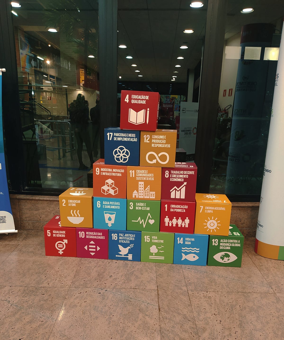 Eu no AAA Summit. Eu vou compartilhar com vocês um pouco… | by Thamara Carvalho | Medium