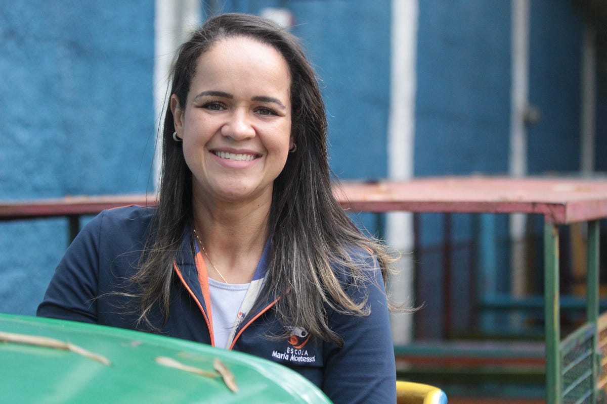 Sarah, a ex-aluna que pôs na cabeça que um dia voltaria como professora ...