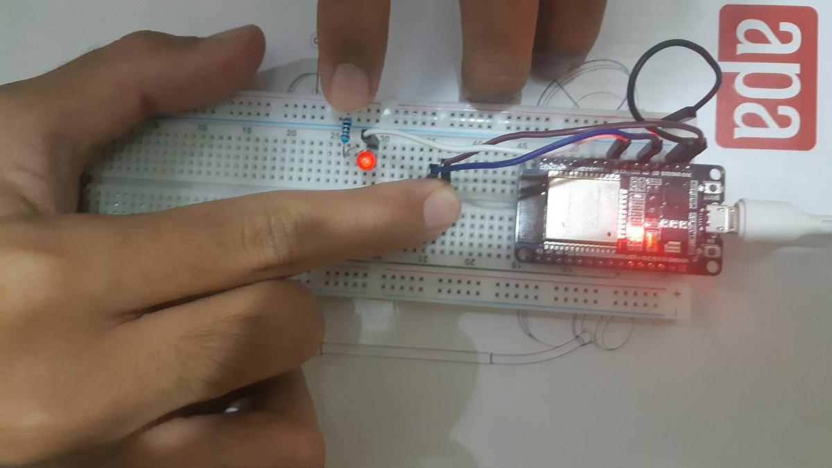 [Embedded System, Project 2] Traffic Light Modeling and Digital I/O | by Gevyndo | Medium