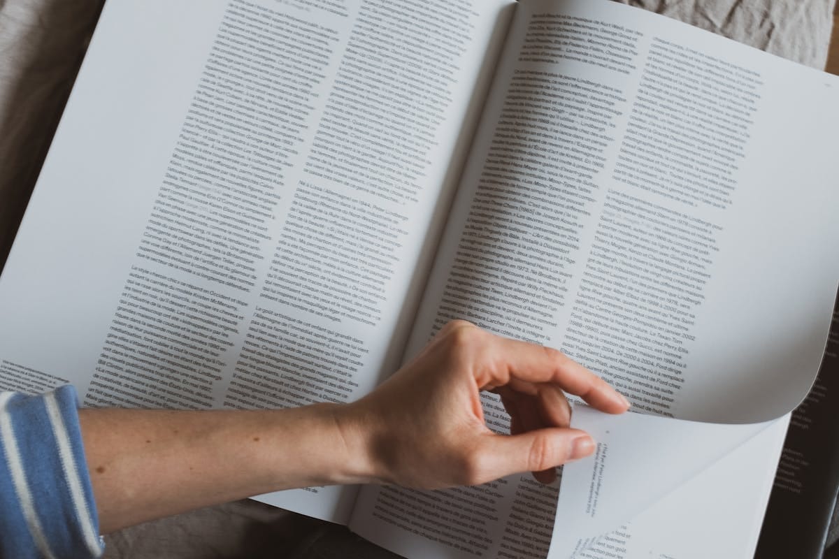 Book Review: Crafting a Comprehensive Book Review in 1000 Words: A Step ...