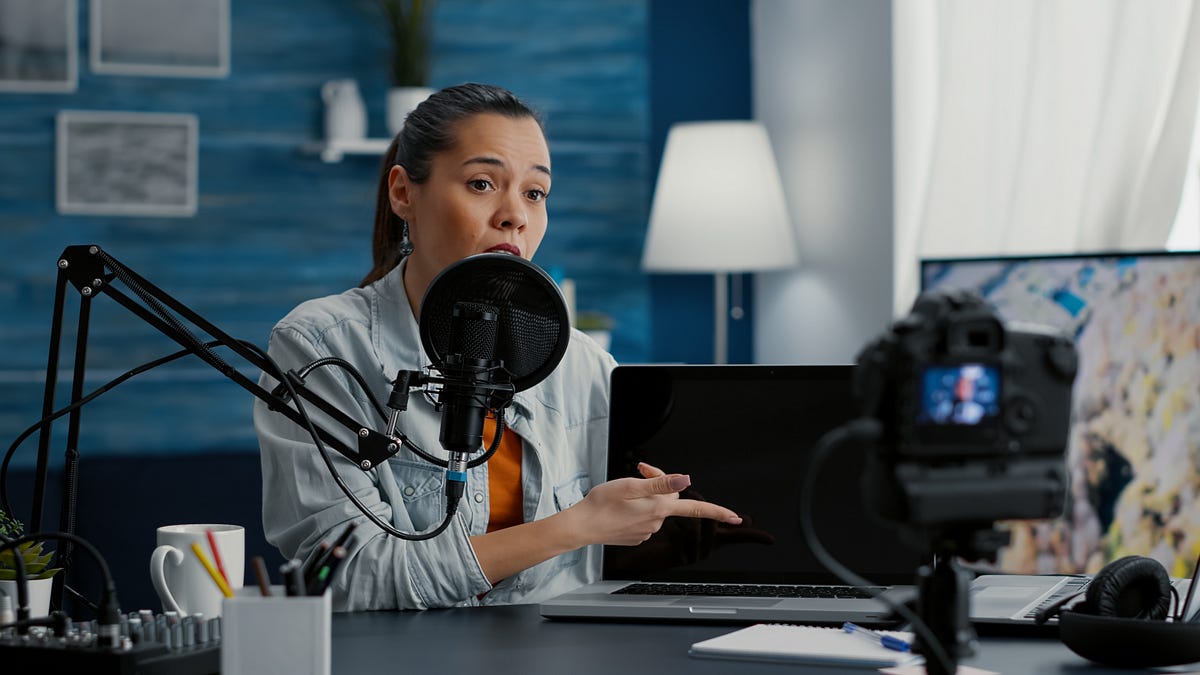 The Rise of Podcasting: Exploring the Phenomenon of Successful Podcasts ...