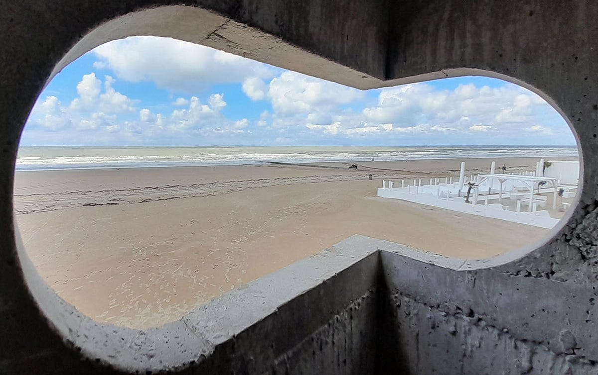 The Concrete “Thing” on the Beach | by Iban Van der Zeyp | SNAPSHOTS ...
