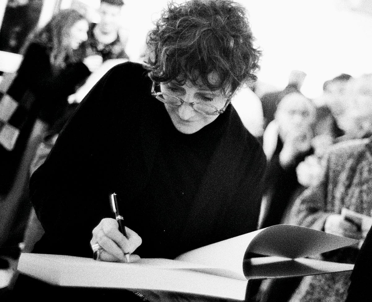 Sarah Moon a Parma: nascita di una mostra | by mercanteinfiera | Medium