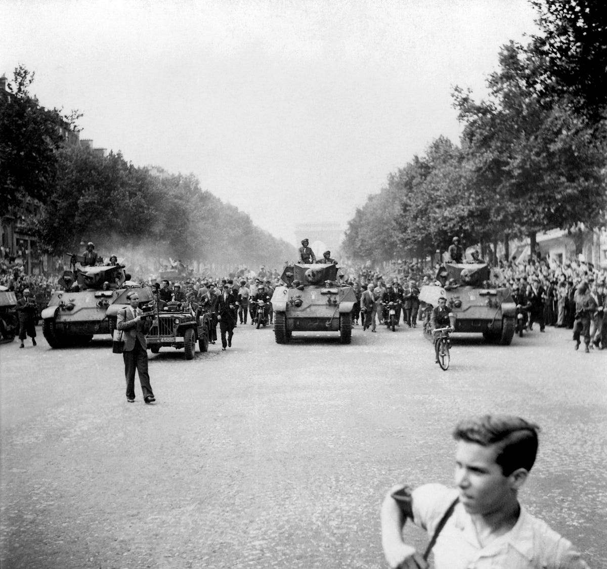 From Nazi Occupation to French Liberation: How Paris Was Finally Freed ...