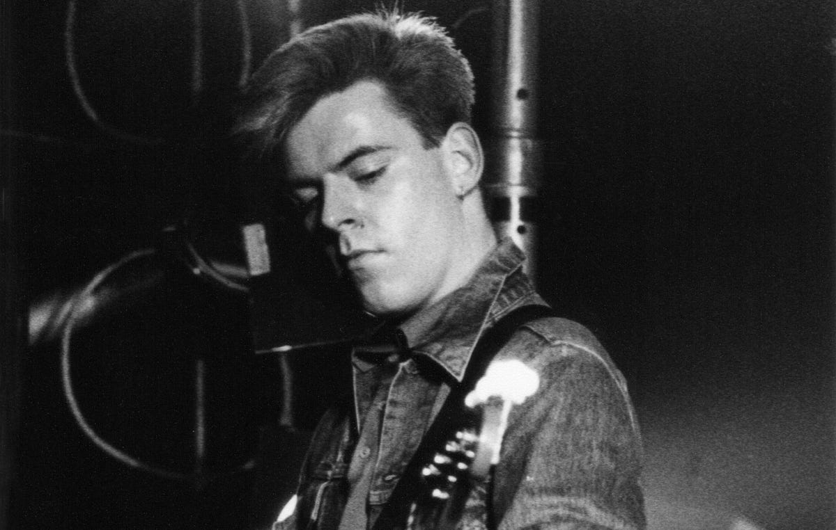 The Talented Rhythm: Exploring the Legendary Bassists of The Smiths ...