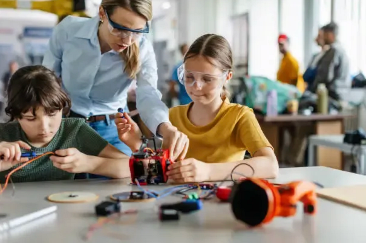 DIY, Robotics & Innovation Kits: Learning by Building, Thinking by ...