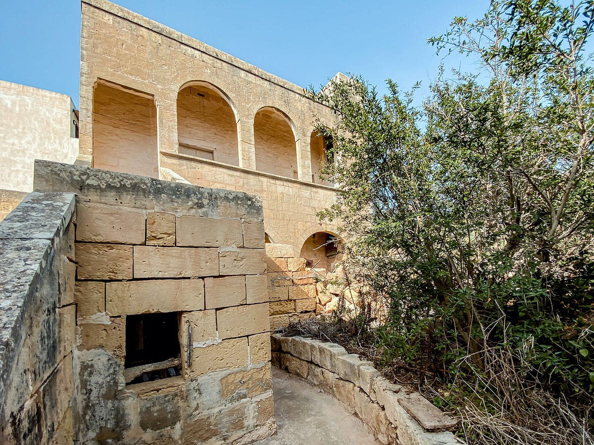 Maltese Architecture Part 1: Houses | by Lydia Barbara | Curbsy ...