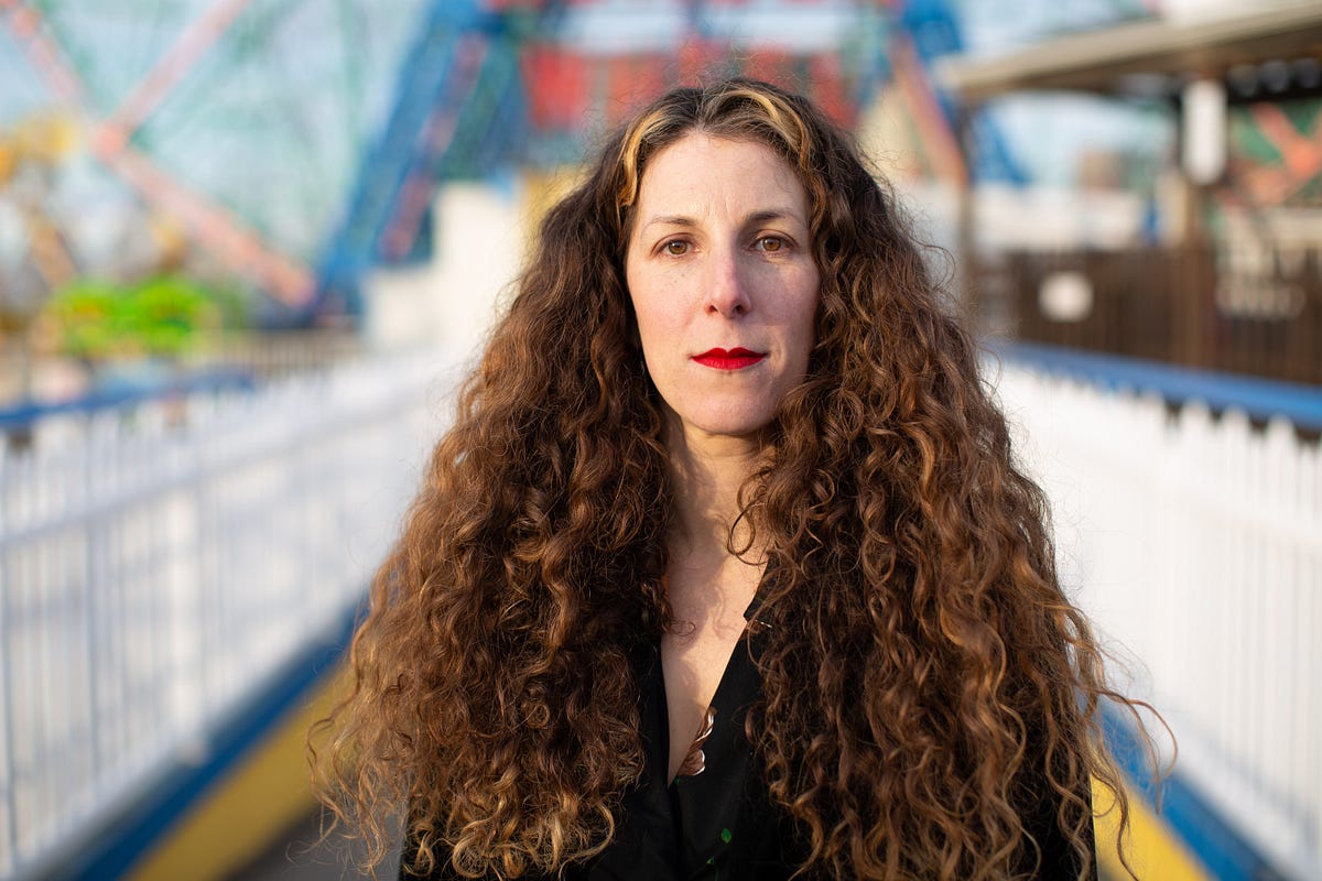 Spotlight series #41 : Amanda Deutch | by rob mclennan | Medium
