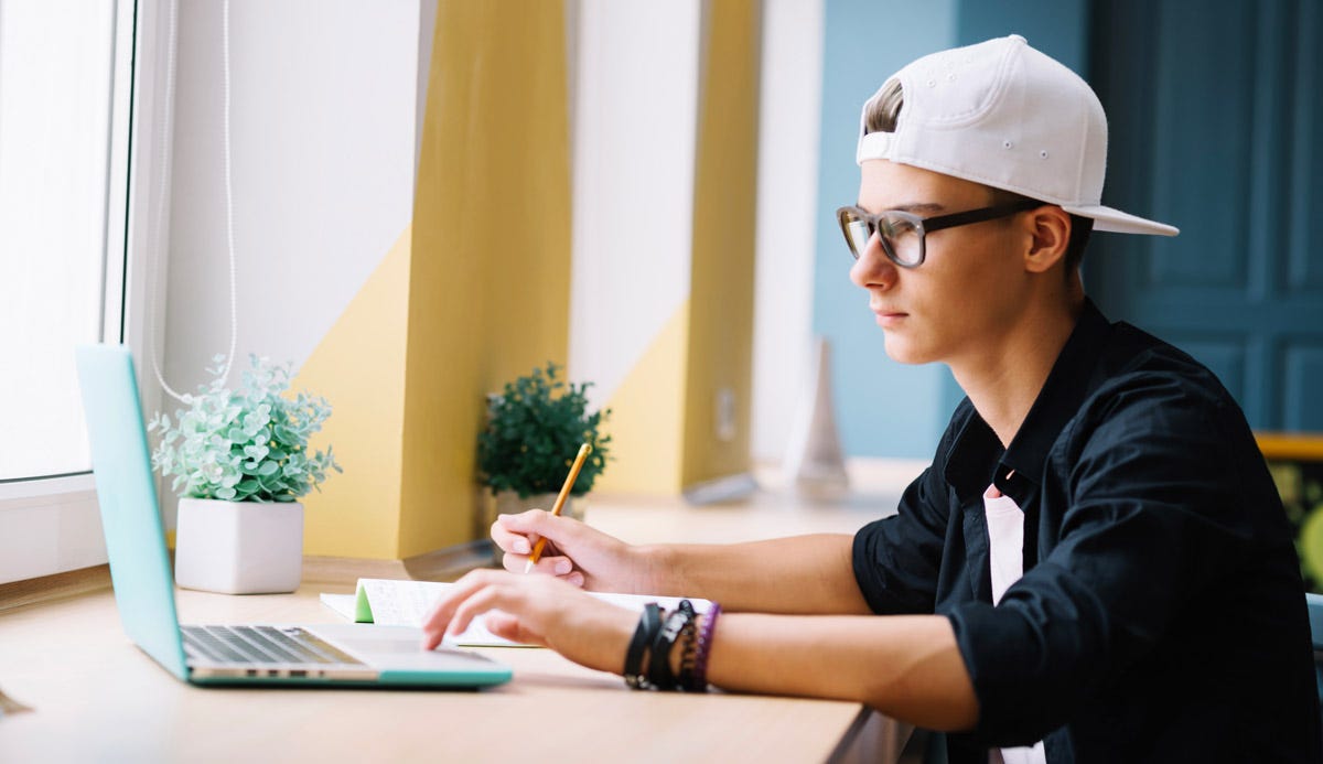 How to Write an Application Essay: Tips, Topics, and Apps | by Alexander Timofeev | Medium