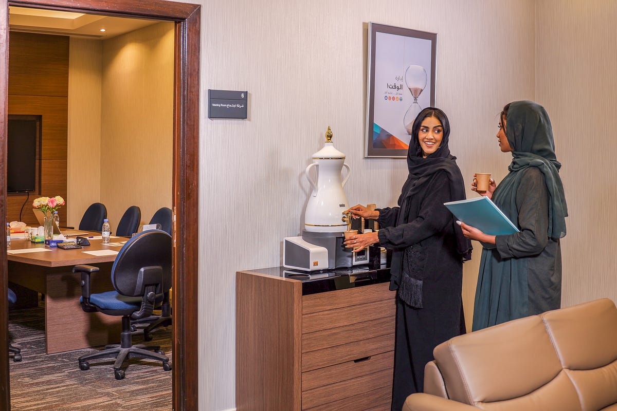 Deem Guests Dalla Arabic coffee maker 7L by Arabdalla launched in Saudi ...