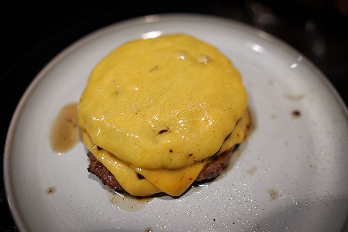 How to Melt Cheese on a Burger. Restaurant chefs and cooks at fast food ...