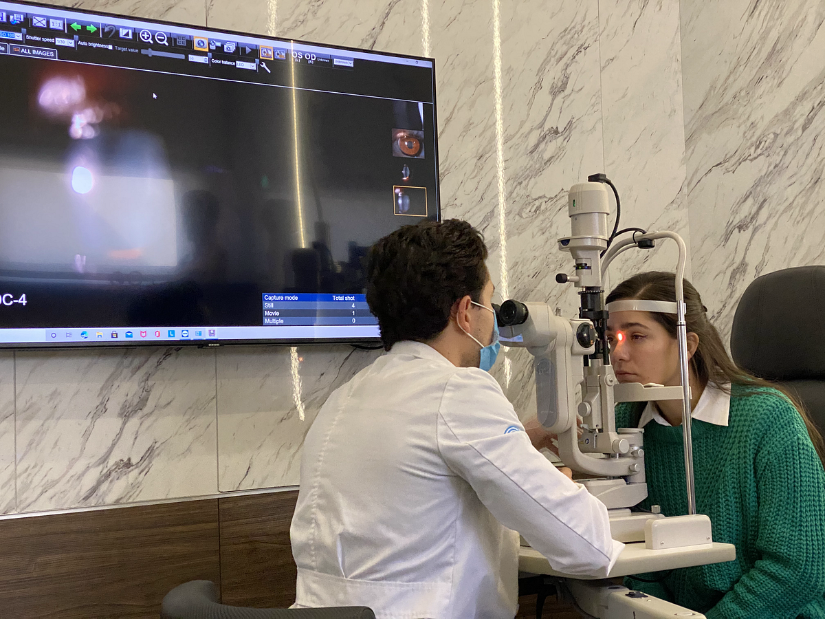 Cirugia laser de ojos | Dr. Jesús Lozano - Neena Mehta - Medium