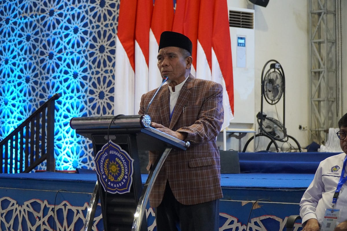 Pembukaan Raker Unismuh, Ketua BPH dan PWM Sulsel Beri Motivasi Raih Keunggulan | by Universitas ...