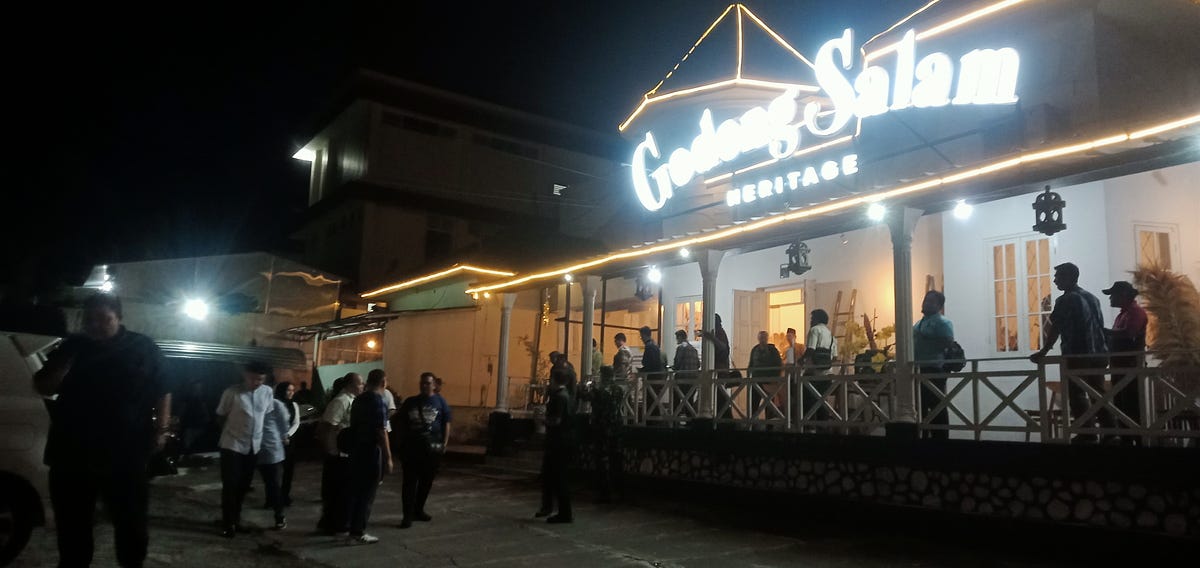 Perjalanan ke Pacitan, SBY mampir buka puasa di Semarang. Rinto Subekti ...