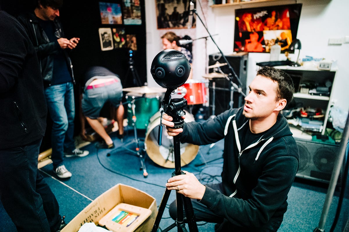 Redefining live music experiences through virtual reality | by Veronika ...