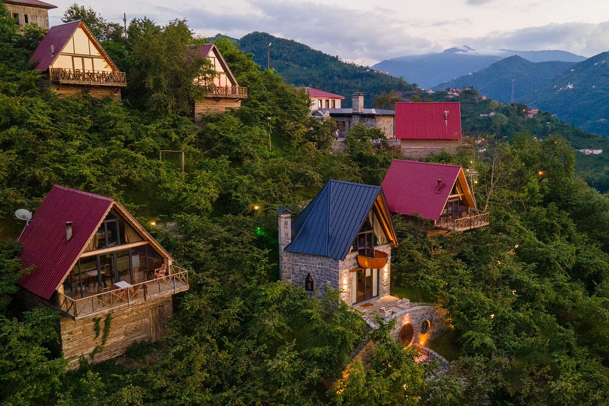 Trabzon Bungalov Evler. Trabzon, Araklı’da Doğa Manzaralı… | by Villa Kiralama | Medium