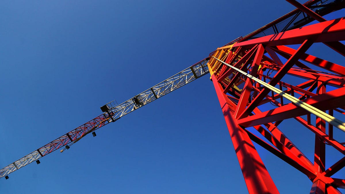 Advance Cranes is a leading provider of all types of lifting services ...
