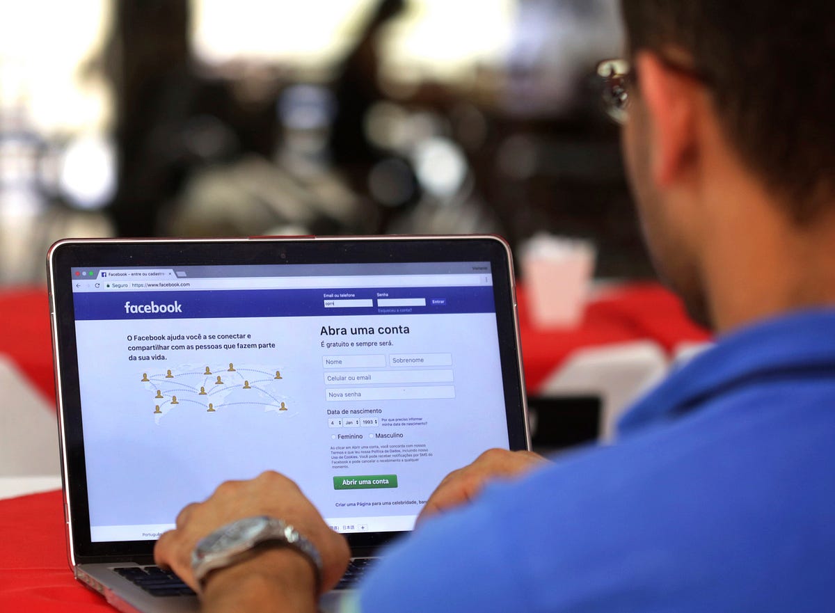 The Demise of Facebook’s Organic Reach | by Matt Rhodes | Medium