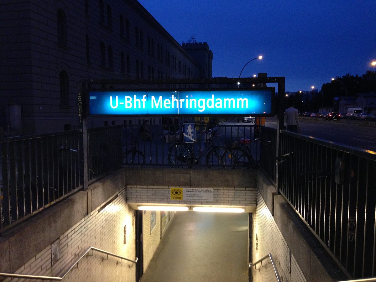 Berlin Hauptbahnhof, S7. A fleeting moment of reflection. | by Ali ...