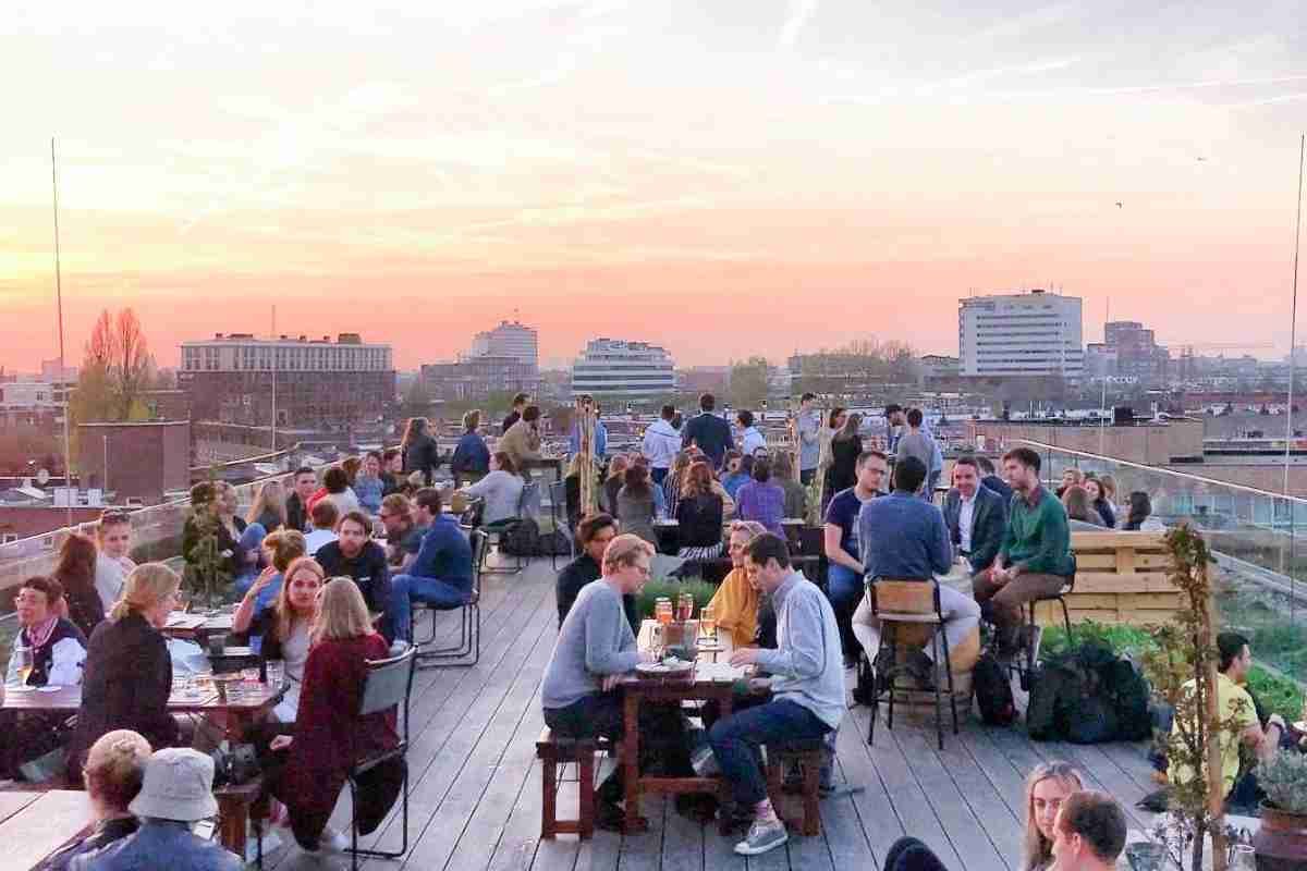Your dating pool = your expat bubble | by Karolina Kozmana | Medium