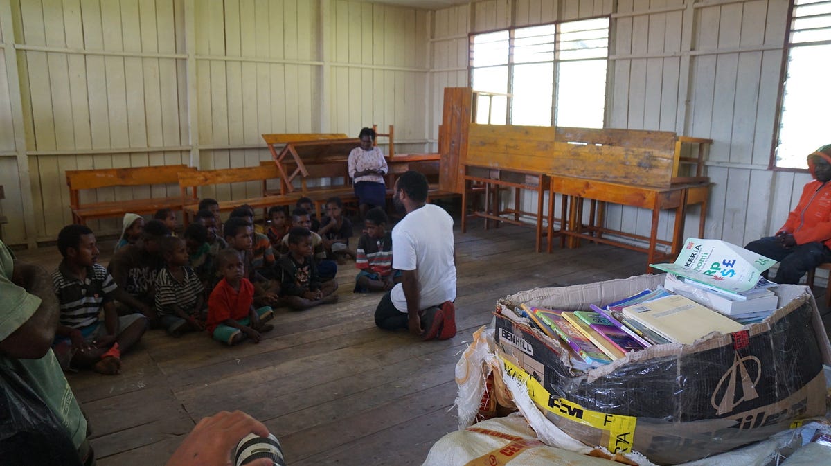 MENGENAL HURUF DAN ANGKA SAJA MEREKA SANGAT SENANG | by Neas Wanimbo ...