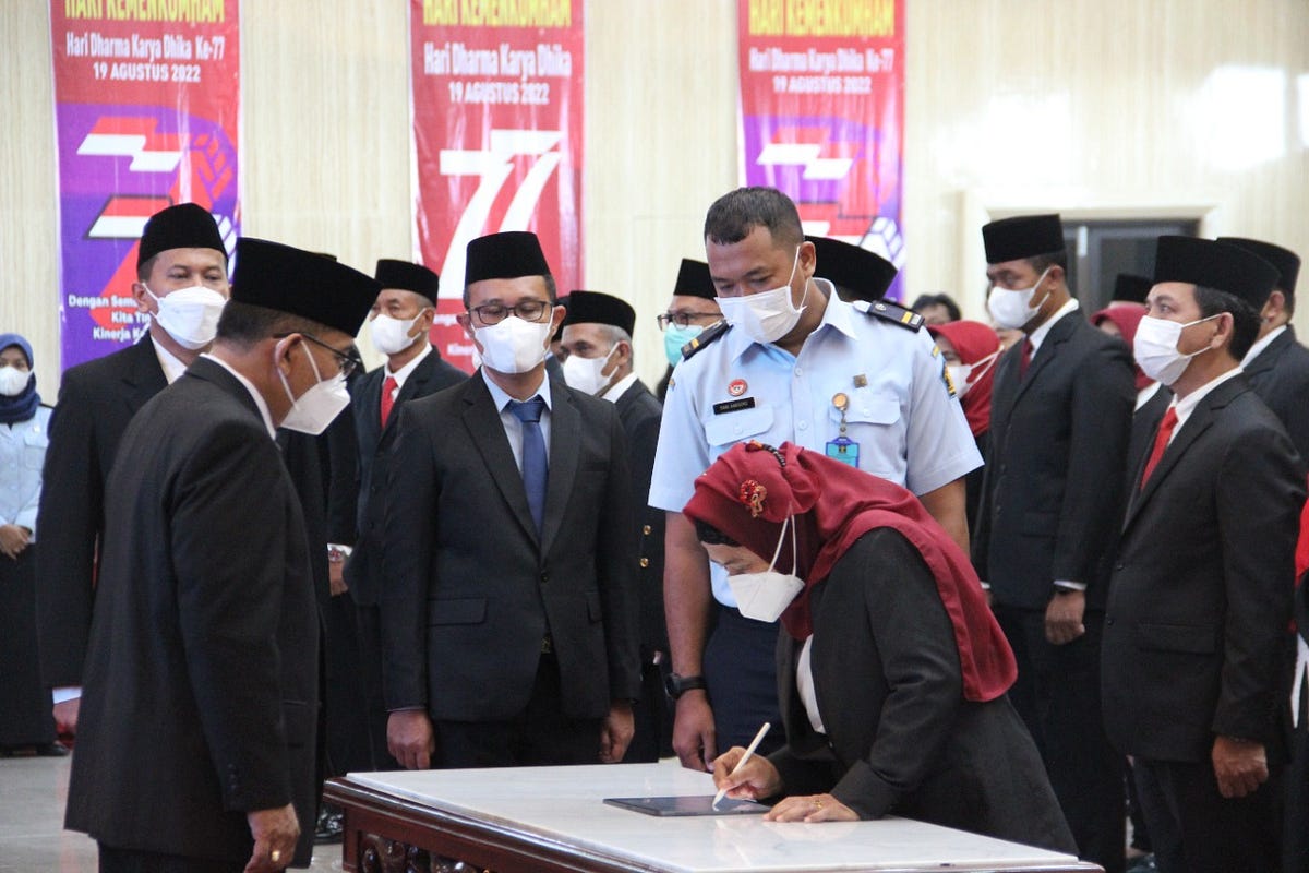 Kakanwil Lantik dan Ambil Sumpah 108 Anggota MPDN | by Lapasbrebes | Medium