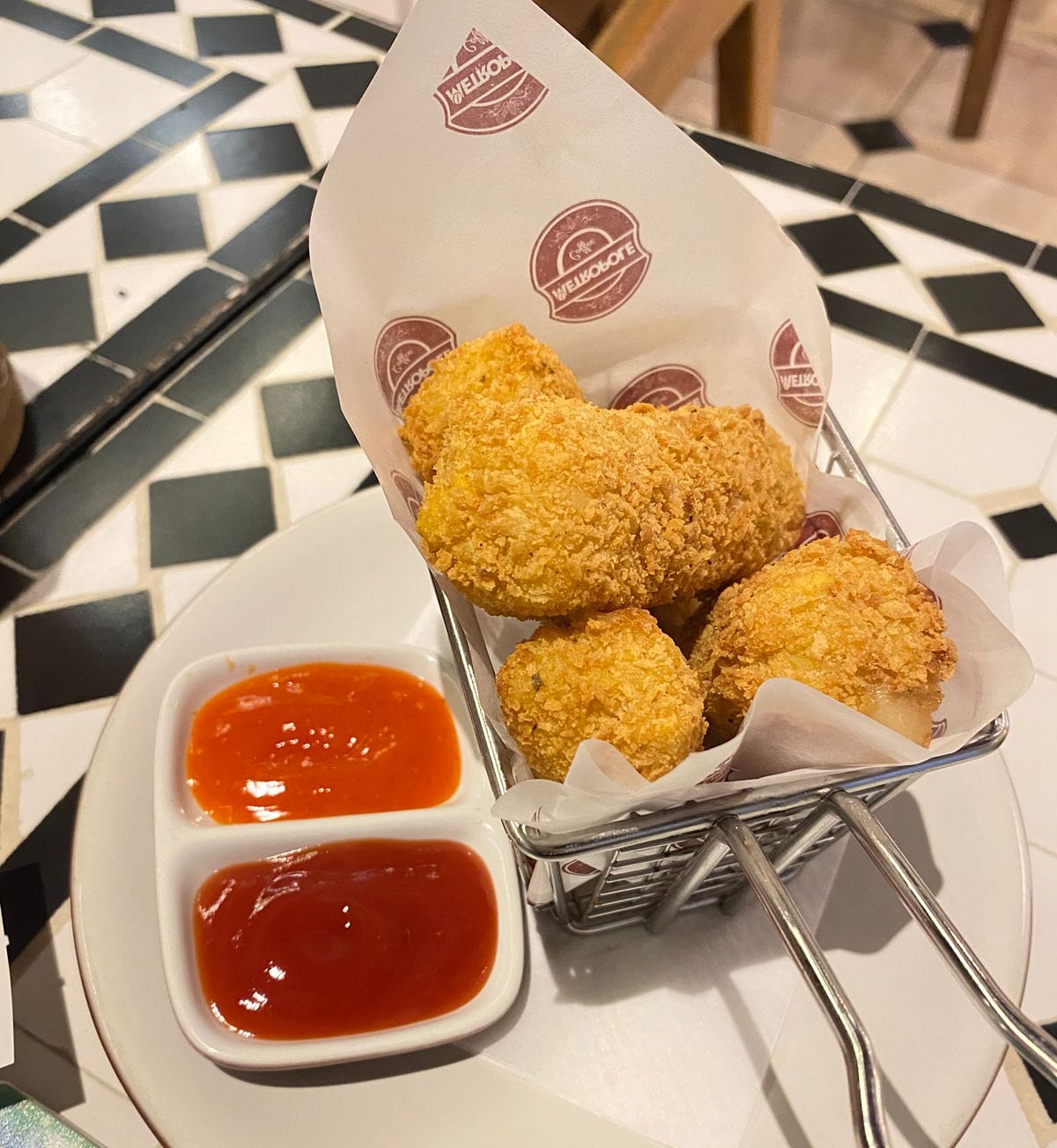 Sore Hari di Metropole. Masih (dan selalu) berada di cafe yang… | by ...