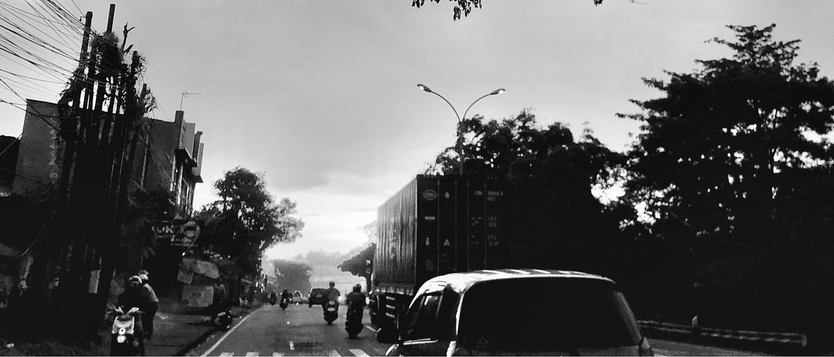 Sepertinya Dua Ton di Bahu | by Achmal Galbin | Dec, 2025 | Medium