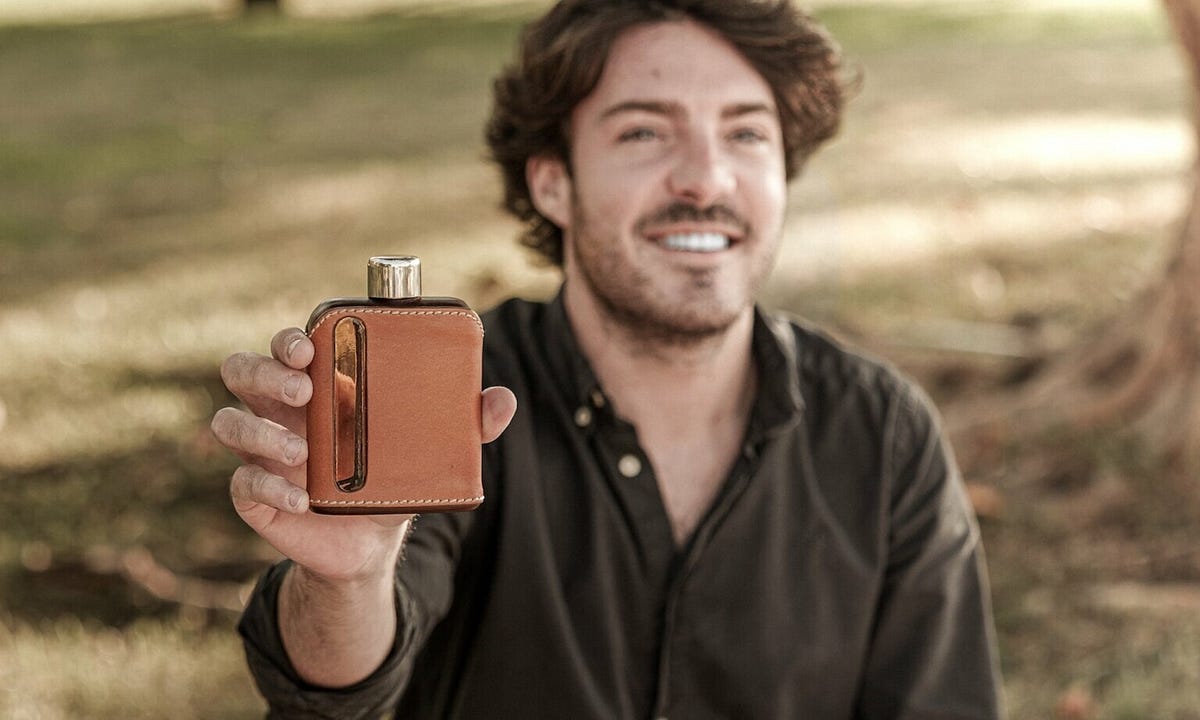 Ragproper 100ml Dark and Tan Leather Glass Flask review: a stylish ...
