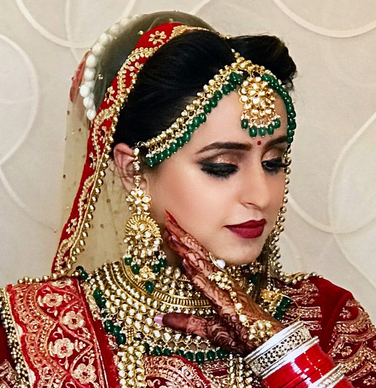 When and How to Choose A Makeup Artist in Udaipur | by pooja rohida | Medium