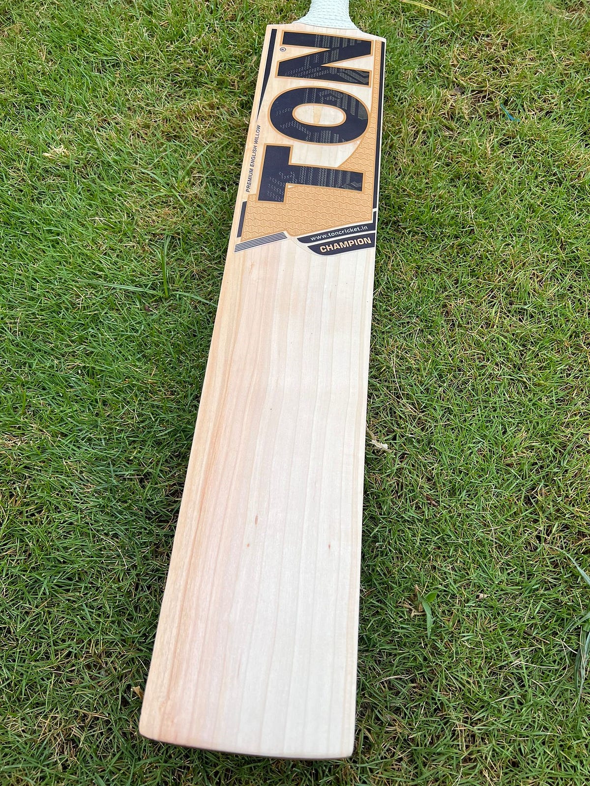 TON Champion Cricket Bat | Grade 1 English Willow | 11 Grains | 2 ...