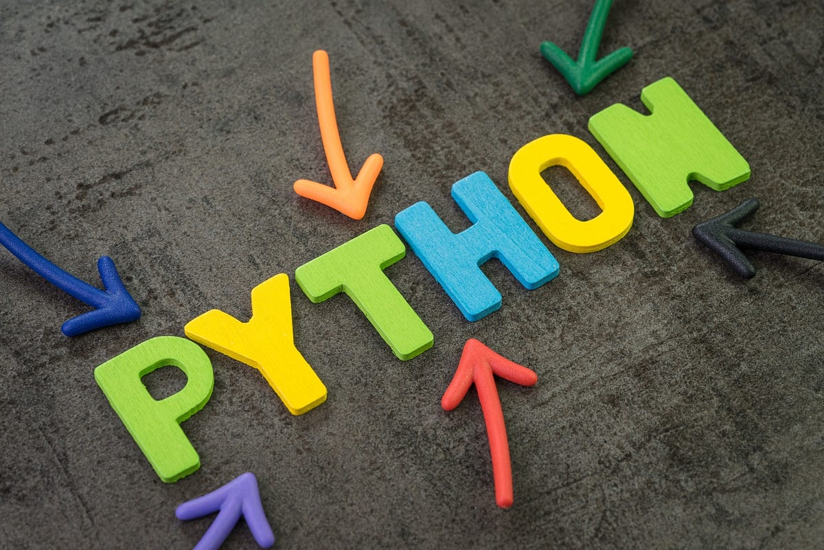 PYTHON NEDİR?. Bir programla dili, programcının… | by Sude Deniz | Medium