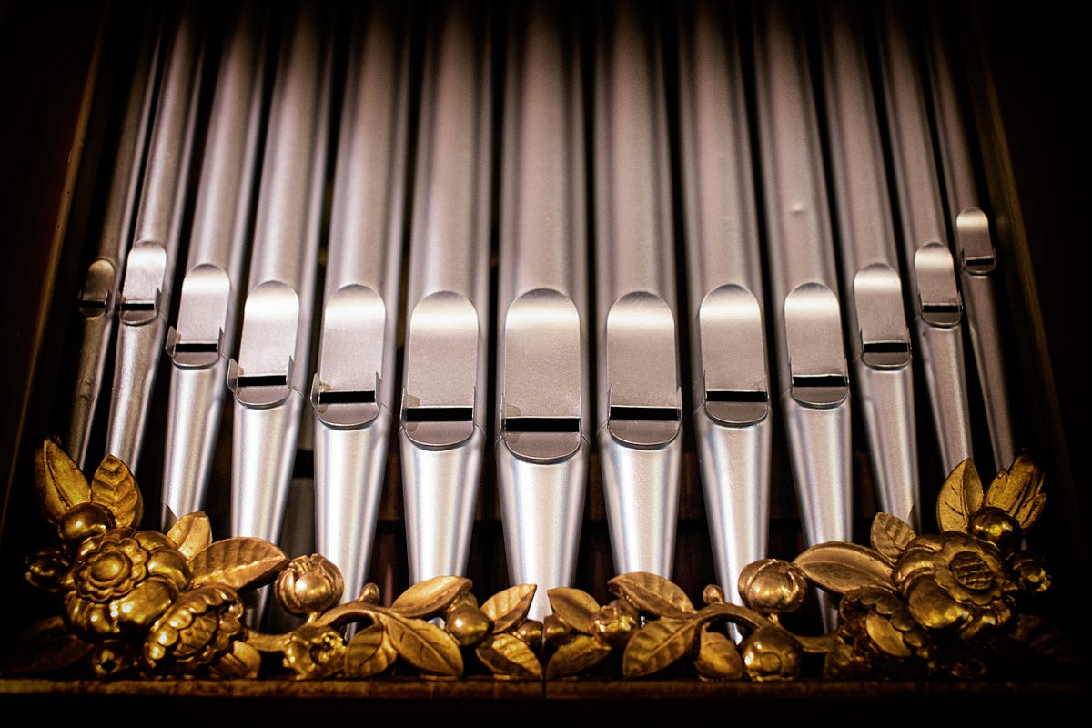 How to Overcome the Fear of Playing the Pipe Organ | by Warren R. Johnson | Pen With Paper | Nov ...